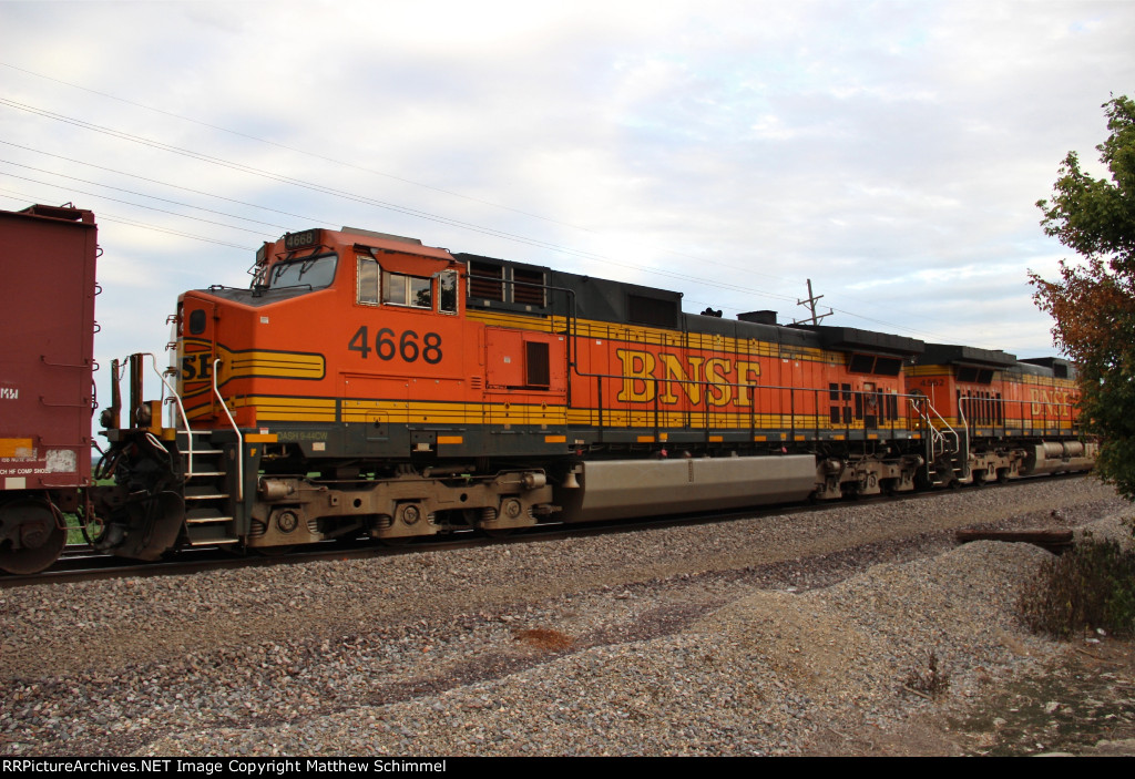 BNSF 4668